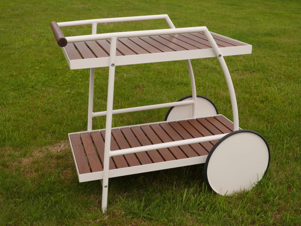 Trillebord til terrassen. Få tips til hvordan du kan gjenbruke utemøbler.