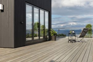 Moderne funkis i dempet sort - Jotun Uteinspirasjon