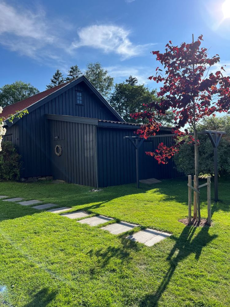 Ferdig malt låve med DRYGOLIN Nordic Extreme Supermatt i 9938 Dempet ...