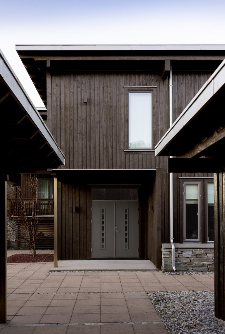 Utendørsfarger til moderne trehus med TREBITT Matt Oljebeis - Jotun ...